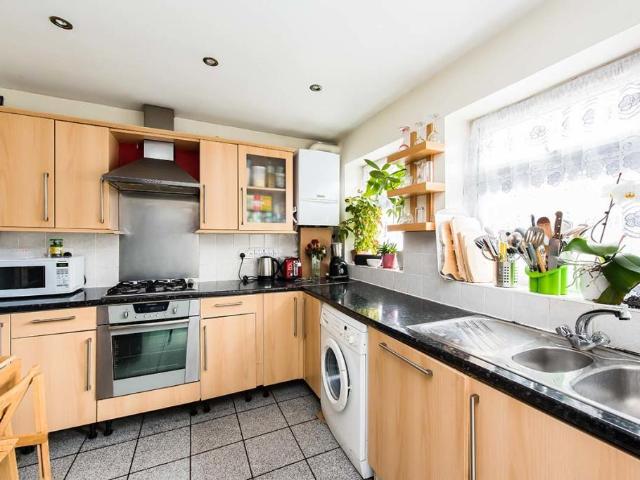 2 bedroom semi detached house to rent