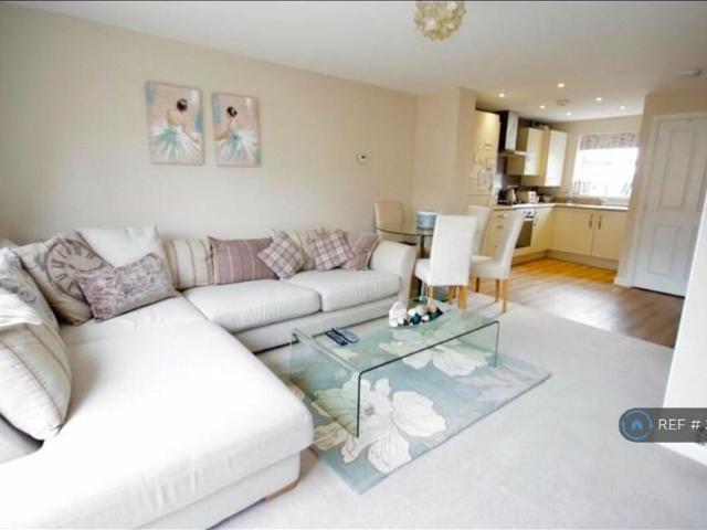 2 bedroom semi detached house to rent