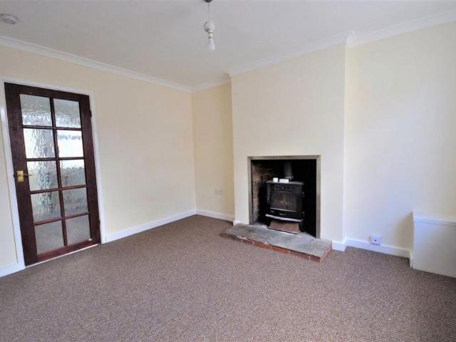 2 bedroom semi detached house to rent