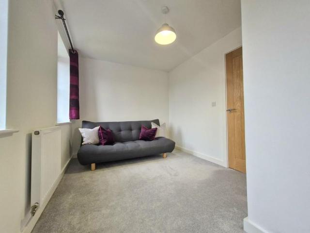 2 bedroom semi detached house to rent