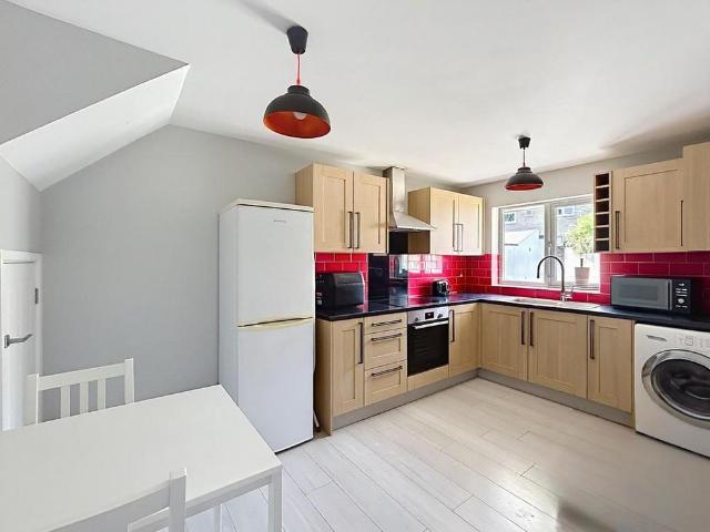 2 bedroom semi detached house to rent