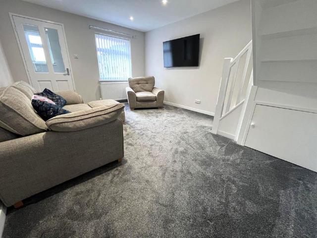 2 bedroom semi detached house to rent