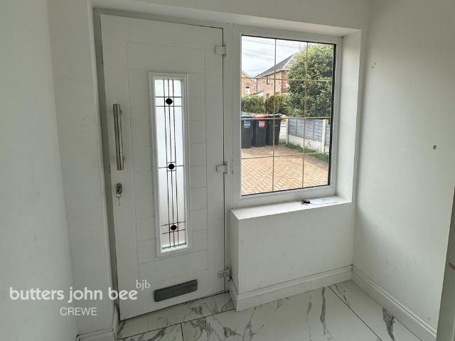 2 bedroom semi detached house to rent