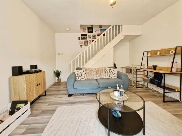 2 bedroom semi detached house to rent