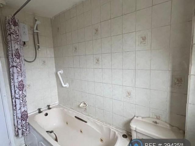 2 bedroom semi detached house to rent