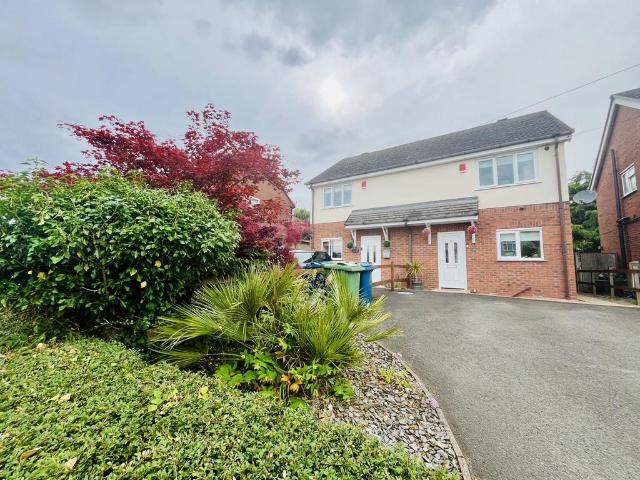 2 bedroom semi detached house to rent