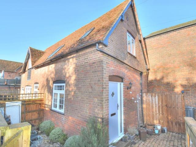 2 bedroom semi detached house to rent