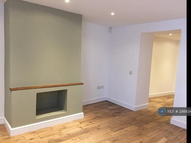 2 bedroom semi detached house to rent