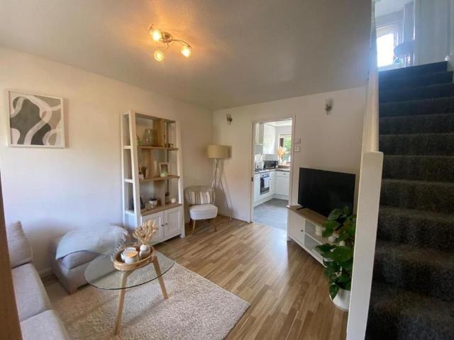 2 bedroom semi detached house to rent