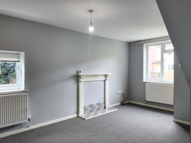 2 bedroom semi detached house to rent