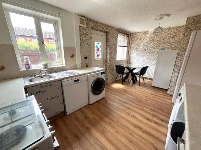 2 bedroom semi detached house to rent