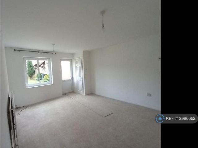 2 bedroom semi detached house to rent