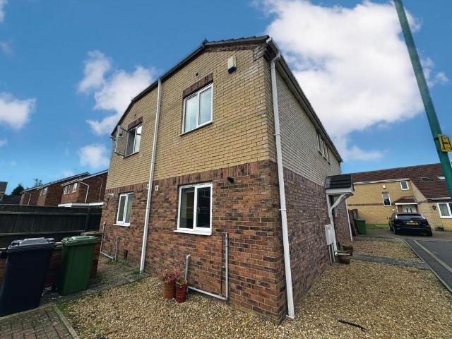 2 bedroom semi detached house to rent