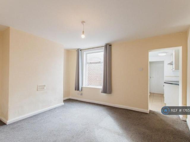 2 bedroom semi detached house to rent