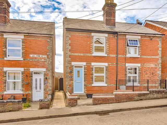 2 bedroom semi detached house to rent