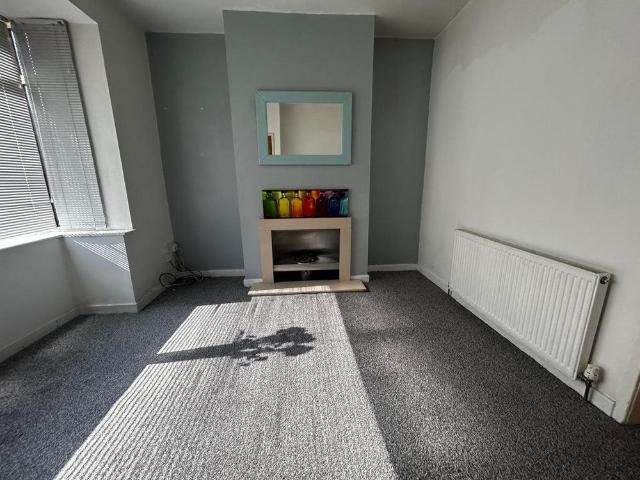 2 bedroom semi detached house to rent