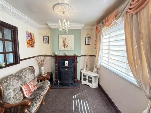 2 bedroom semi detached house to rent