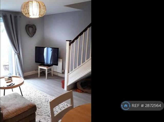 2 bedroom semi detached house to rent