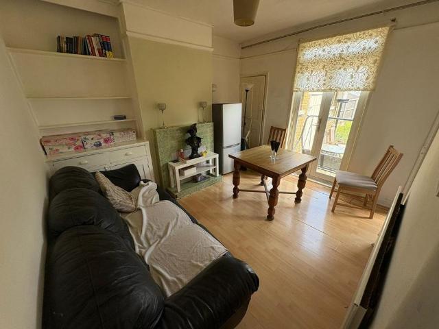2 bedroom semi detached house to rent