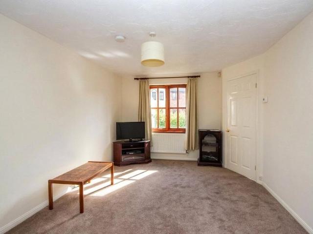 2 bedroom semi detached house to rent