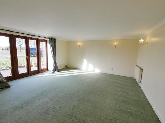 2 bedroom semi detached house to rent
