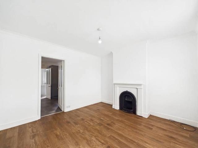 2 bedroom semi detached house to rent