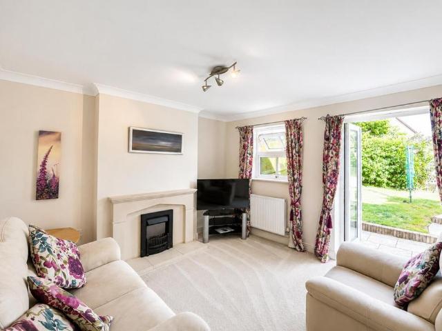 2 bedroom semi detached house to rent