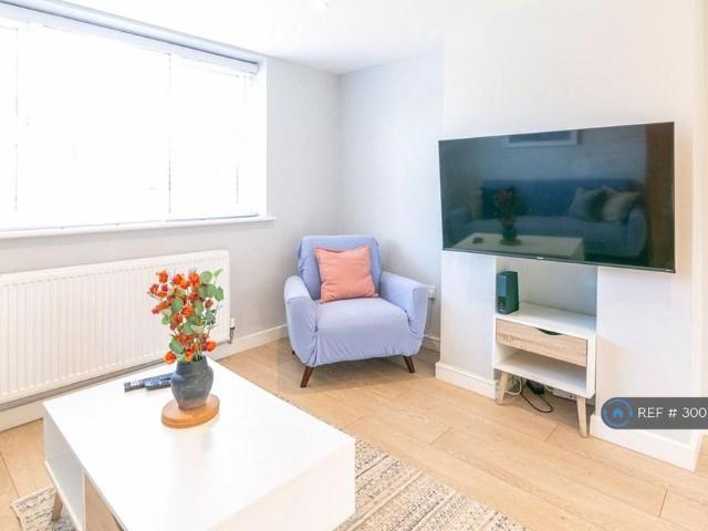 2 bedroom semi detached house to rent