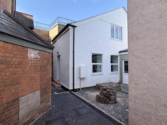 2 bedroom semi detached house to rent