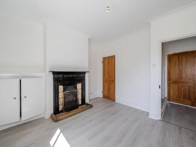 2 bedroom semi detached house to rent