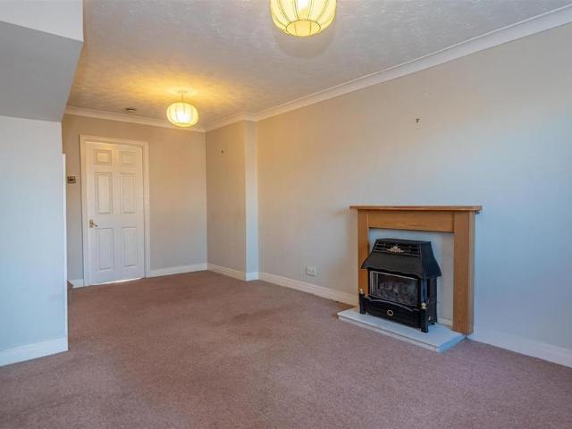 2 bedroom semi detached house to rent