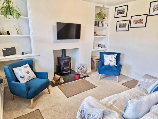2 bedroom semi detached house to rent