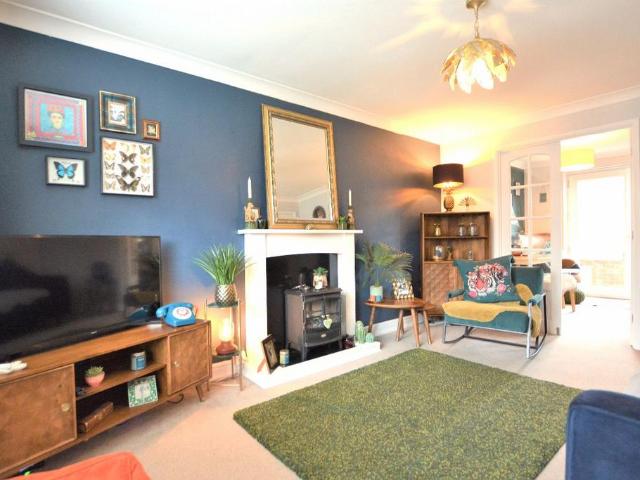 2 bedroom semi detached house to rent