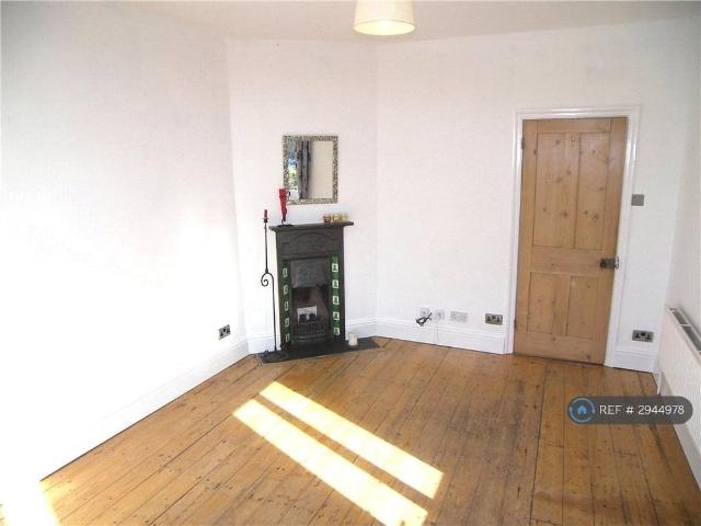 2 bedroom semi detached house to rent