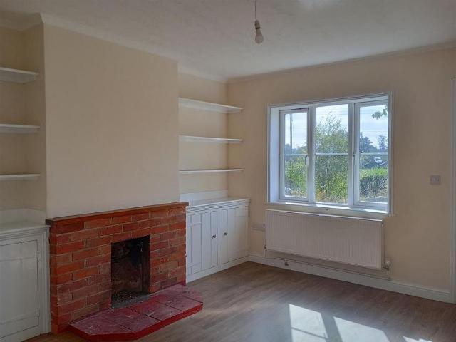 2 bedroom semi detached house to rent