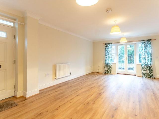 2 Bedroom Semi Detached House To Rent