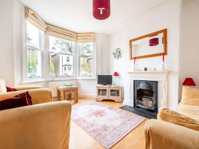 2 bedroom semi detached house to rent