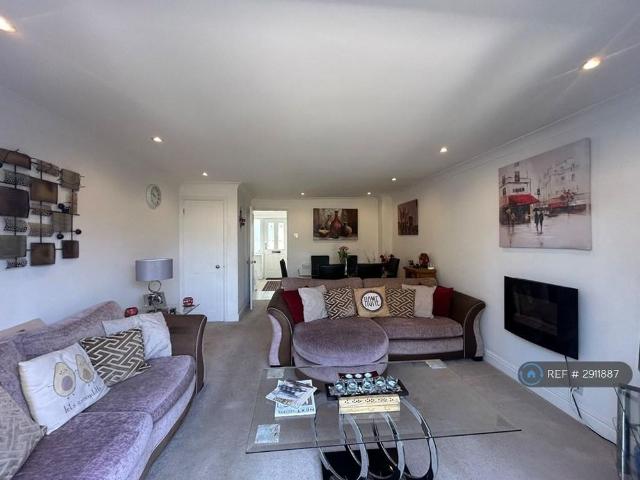 2 bedroom semi detached house to rent