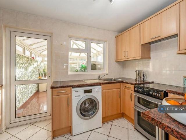 2 bedroom semi detached house to rent