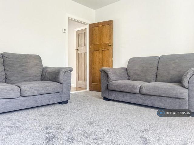 2 bedroom semi detached house to rent