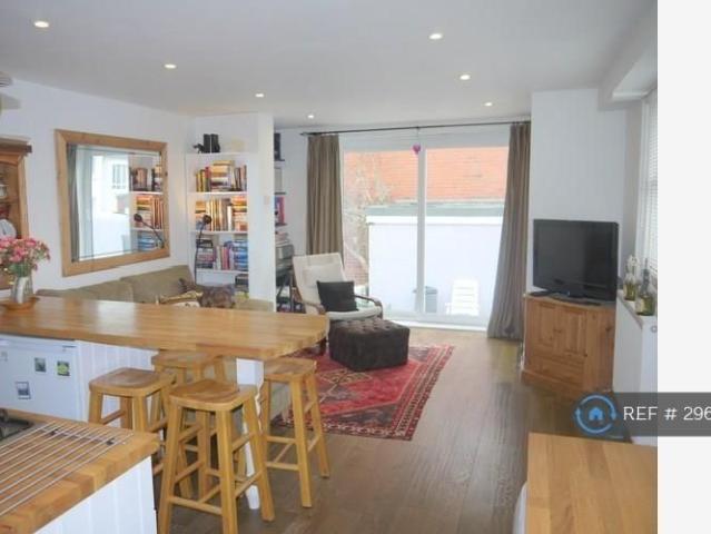 2 bedroom semi detached house to rent