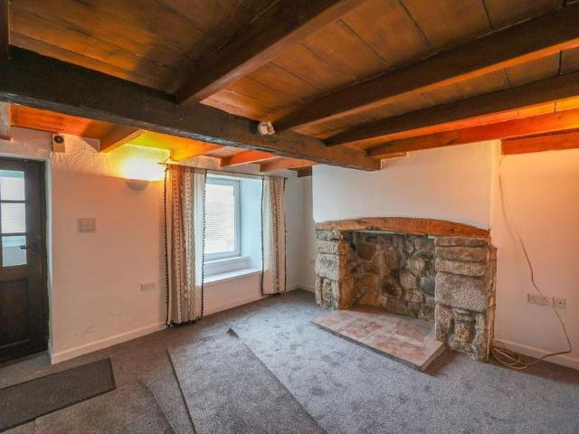 2 bedroom semi detached house to rent