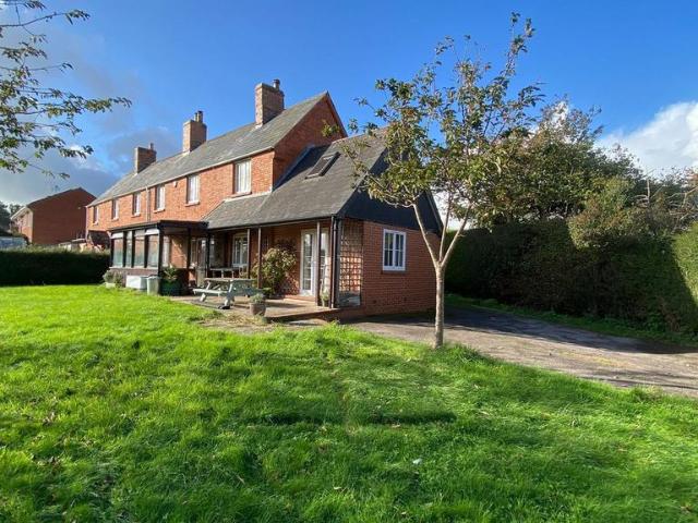 2 bedroom semi detached house to rent