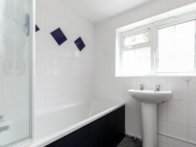2 bedroom semi detached house to rent
