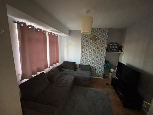 2 bedroom semi detached house to rent