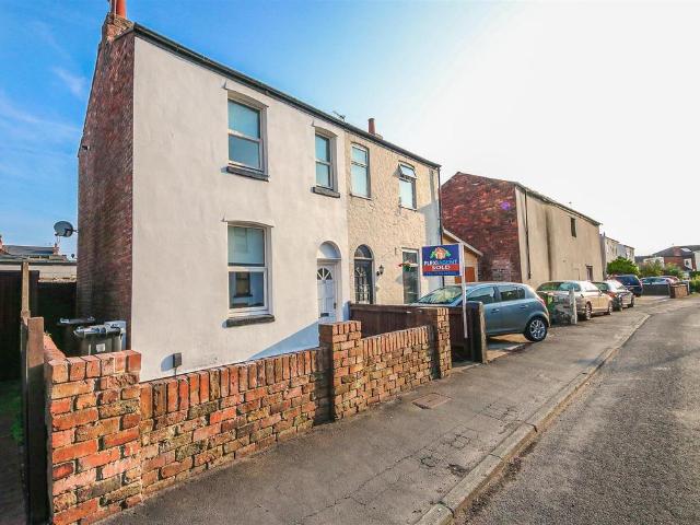 2 bedroom semi detached house to rent