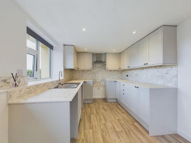 2 bedroom semi detached house to rent