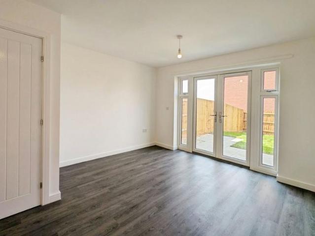 2 bedroom semi detached house to rent