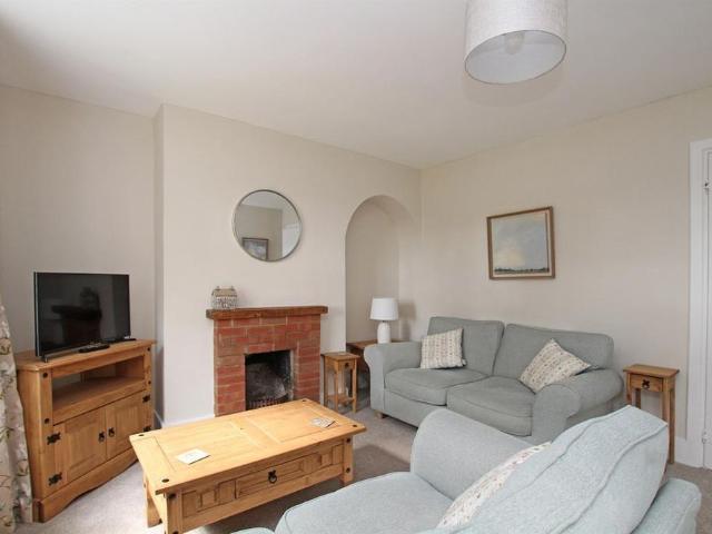 2 bedroom semi detached house to rent