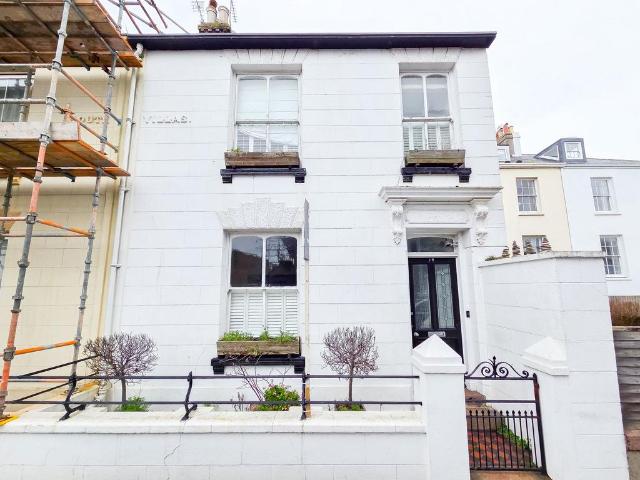 2 bedroom semi detached house to rent